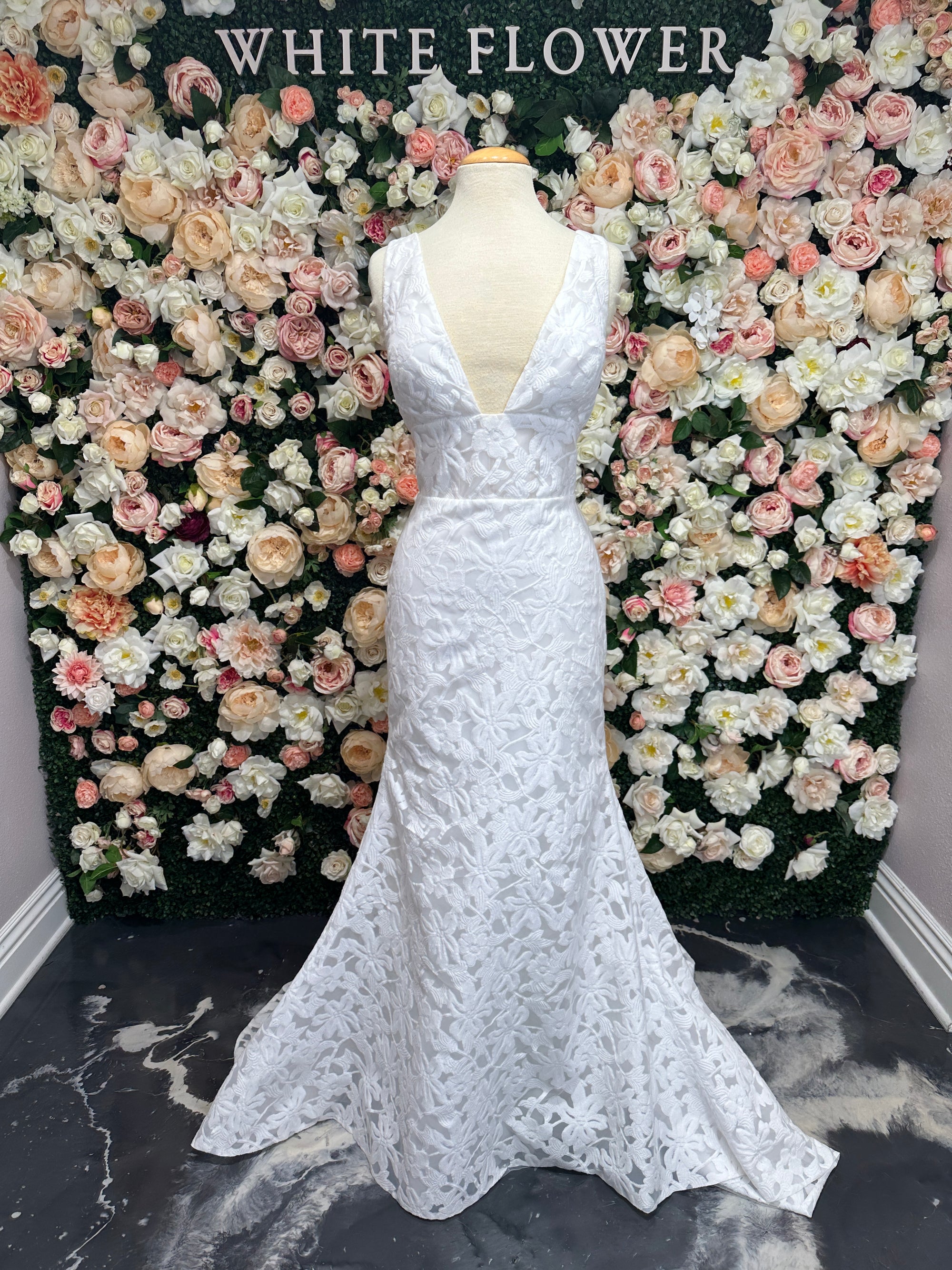 Cybil by Dany Tabet – The White Flower
