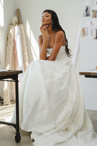 Amani by Justin Alexander Signature – The White Flower