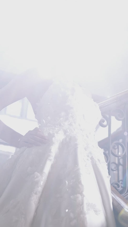 Amani by Justin Alexander Signature – The White Flower